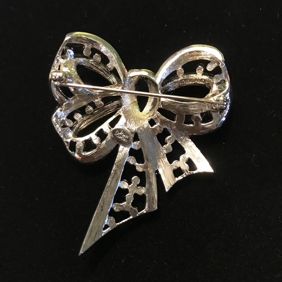 Joan Rivers | Jewelry | Vintage Joan Rivers 99 Rhinestone Bow Brooch ...